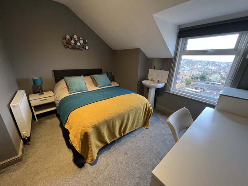 'Stunning Large Double - 2nd Floor - Superb Views' Room to Rent from ...