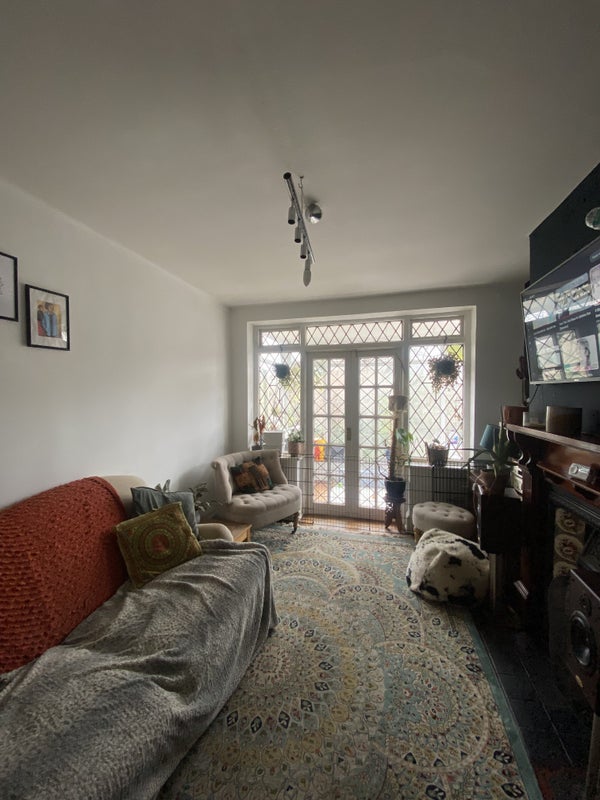 '1 room to let - females ' Room to Rent from SpareRoom