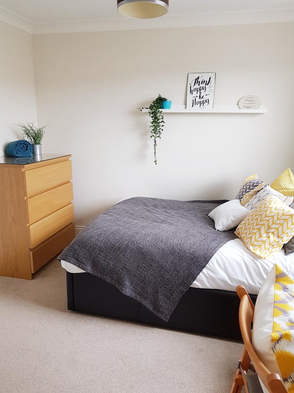 ' The Wait Is Over - Weeekend Is Here 😃' Room to Rent from SpareRoom