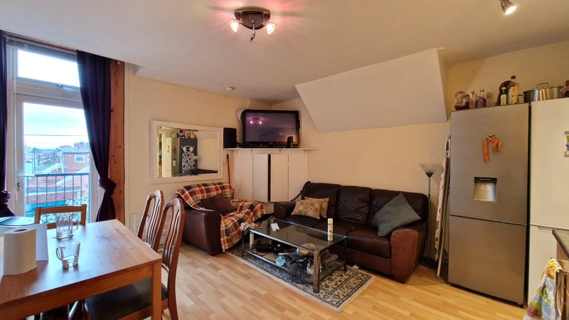 'Superbly located room with private bathroom' Room to Rent from SpareRoom