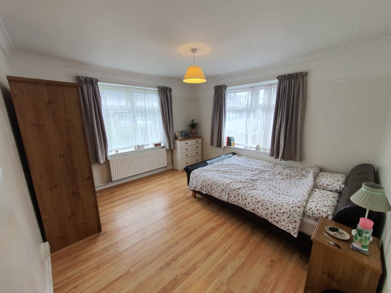 '2 Large Double Rooms - high quality Guildford hse' Room to Rent from ...