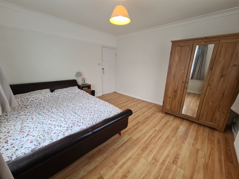 '2 Large Double Rooms - high quality Guildford hse' Room to Rent from ...