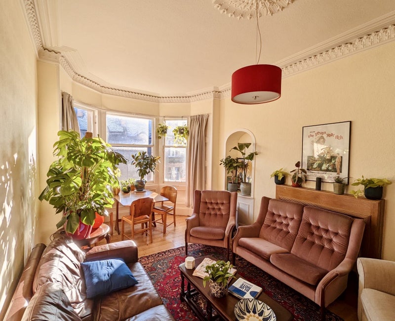 'Large room in gorgeous 2-bed Bruntsfield tenement!' Room to Rent from ...