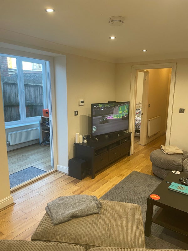 'Double Room in a 2 Bed Flat share ' Room to Rent from SpareRoom