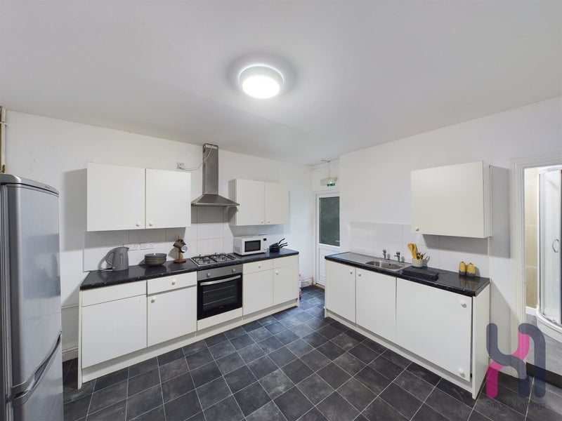 'Fully Furnished Rooms to Let Close to City Centre' Room to Rent from ...