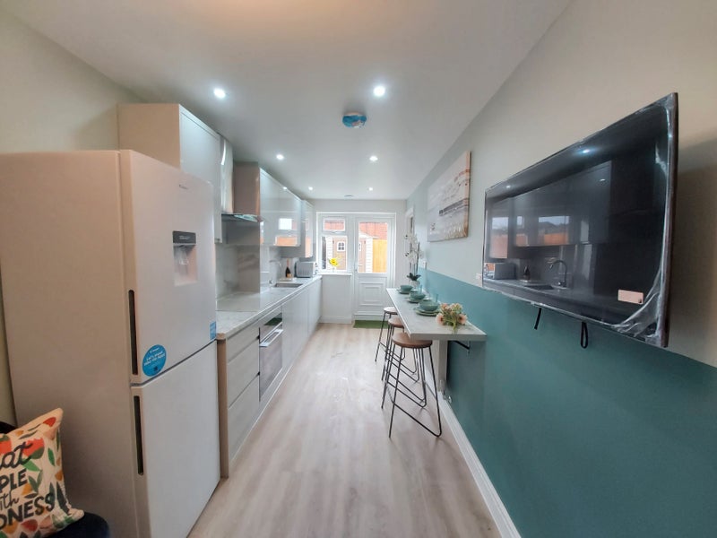 'New Ensuite Double/Studio Kitchenette Inclusive ' Room to Rent from ...