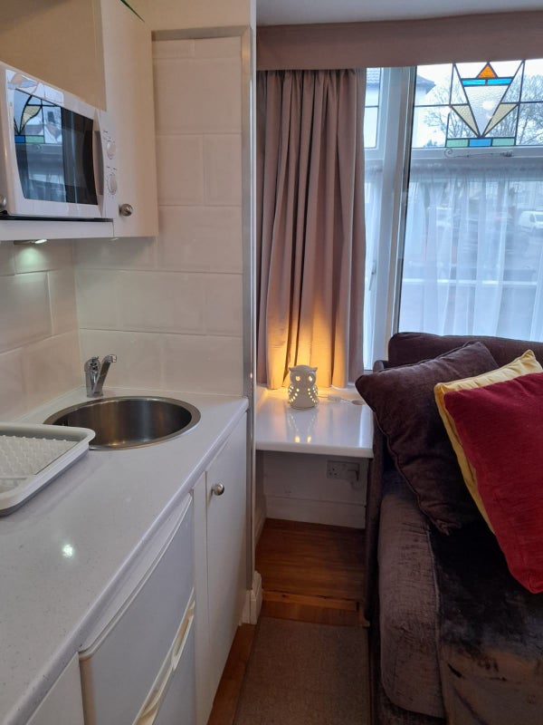 'Wonderful self contained bedsit ' Room to Rent from SpareRoom