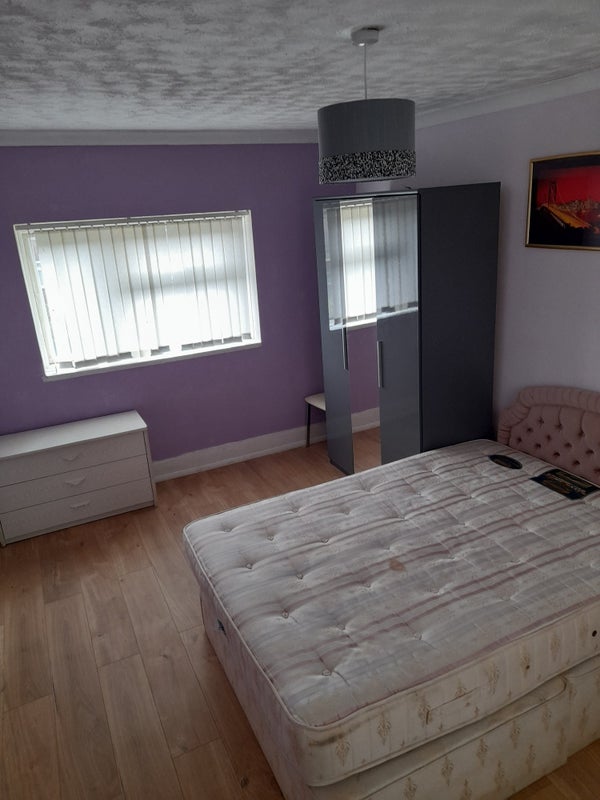'Double room in 3 bedroom house ' Room to Rent from SpareRoom