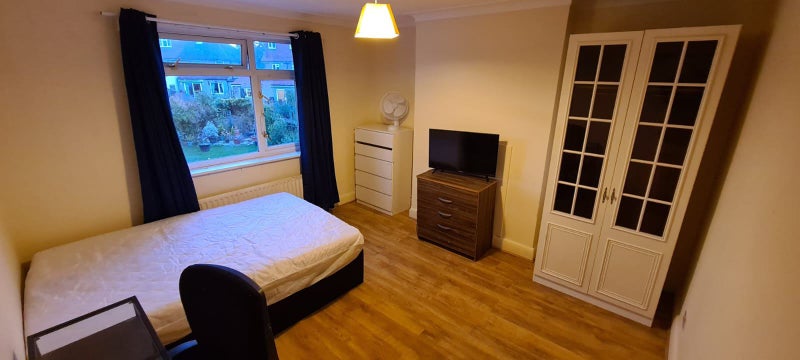 '🥑Master Room - Harrow - Relax 🥑' Room to Rent from SpareRoom