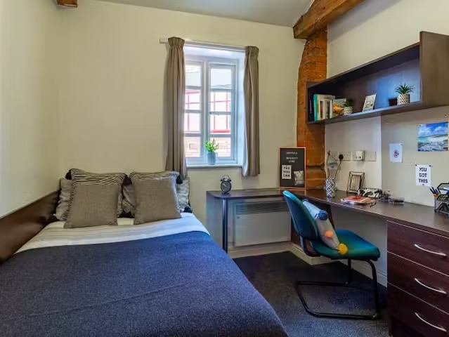 'Shared Acocomodation' Room to Rent from SpareRoom