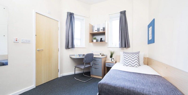 'Comfortable en-suite near University of Liverpool' Room to Rent from ...