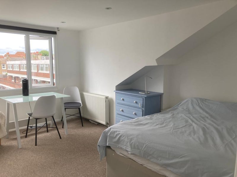 'Light top floor room in family home' Room to Rent from SpareRoom