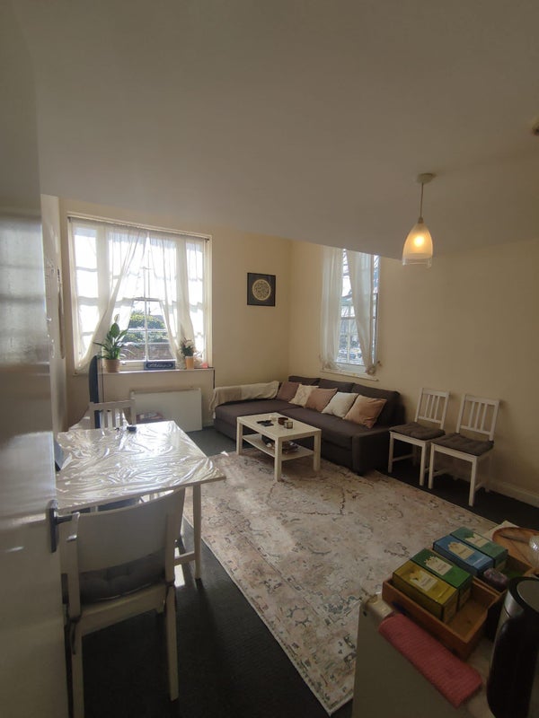 'Spacious 1 Bedroom Flat in Central Croydon' Room to Rent from SpareRoom