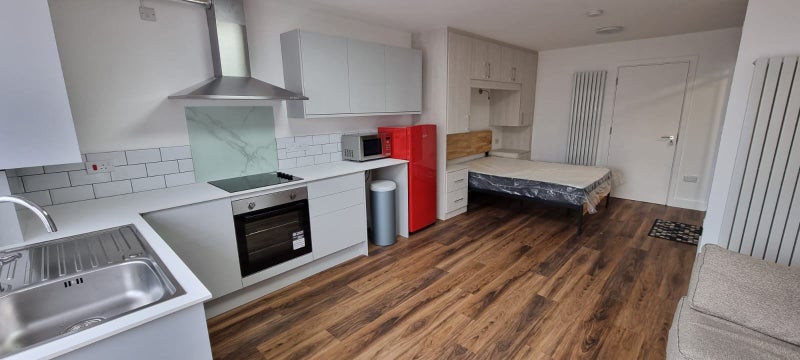 '1 bed studio suit single/couple professionals' Room to Rent from SpareRoom