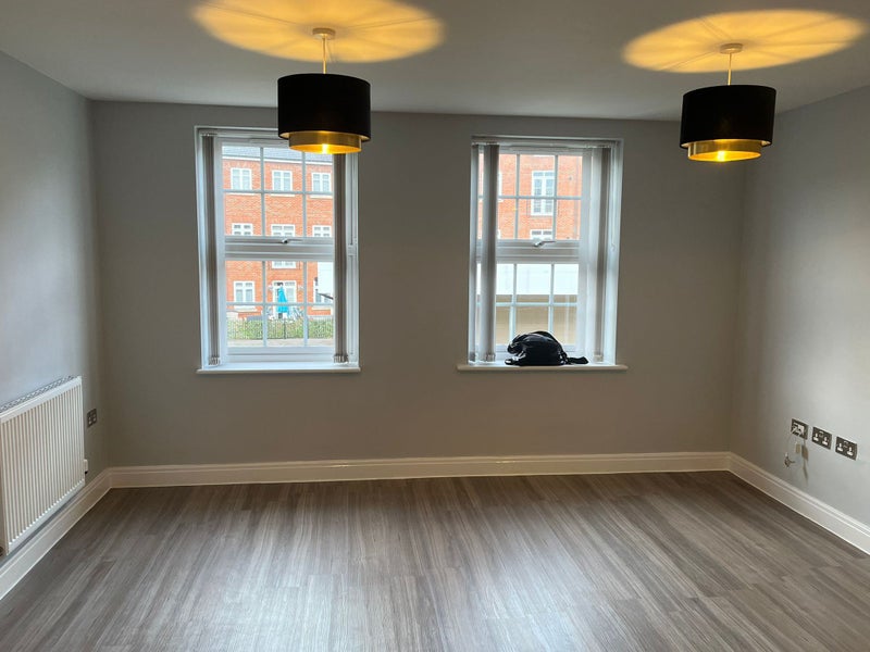 'Newly refurbished 2 bed flat with parking' Room to Rent from SpareRoom
