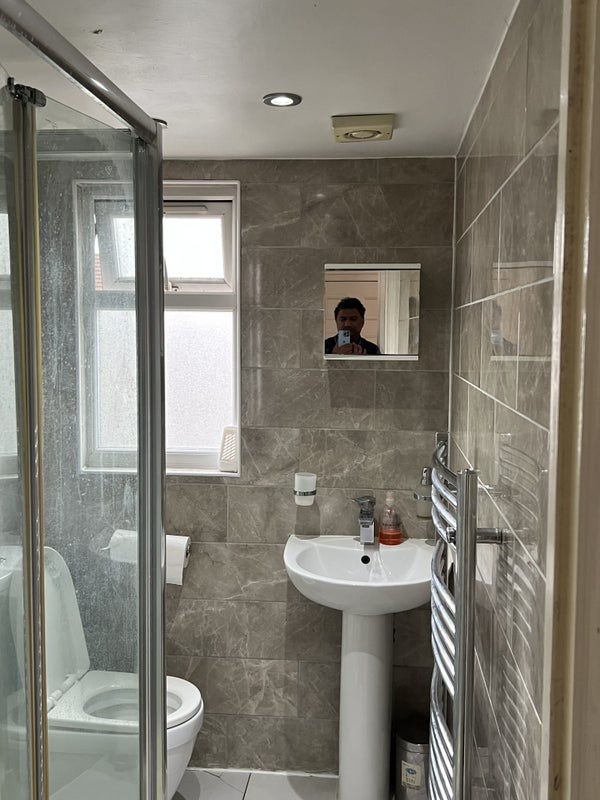 'Large Single Room In Nice Shared House, Bills Inc ' Room to Rent from ...