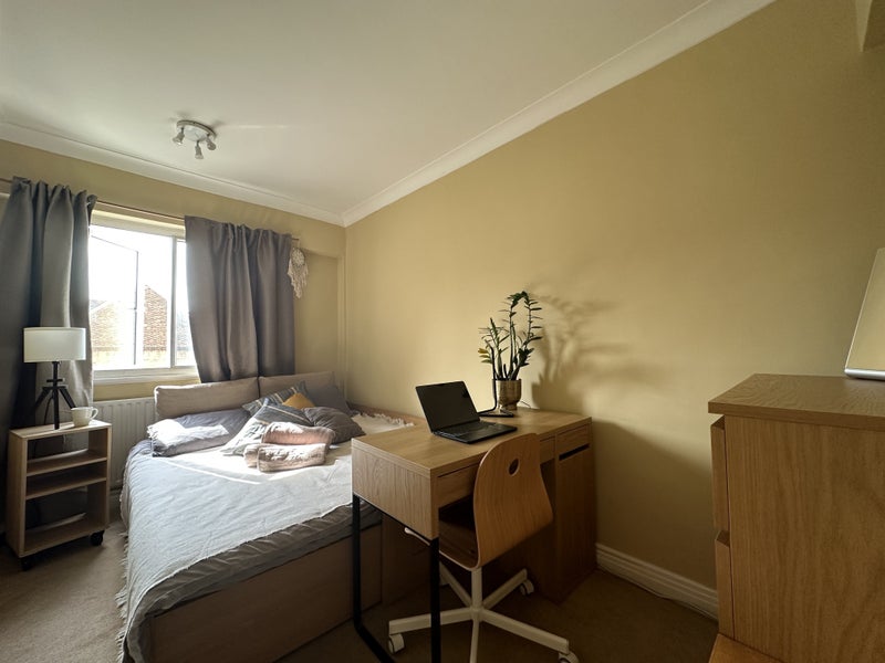 'Double Room London Westminster Zone 1' Room to Rent from SpareRoom