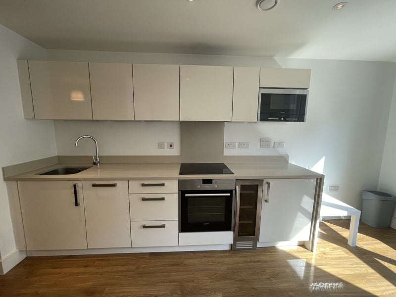 'Large Studio Flat in Arsenal N7' Room to Rent from SpareRoom