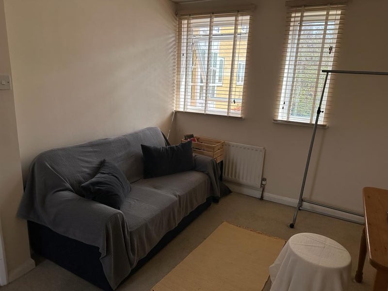 'Large Dbl Room w/ Canal View. House w/ Garden' Room to Rent from SpareRoom