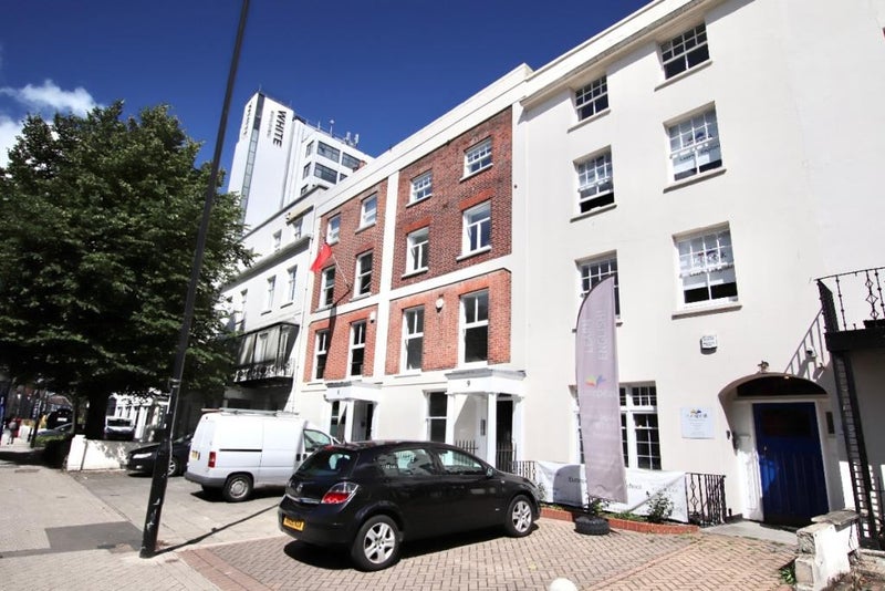 'Room Available In 2-Bed Flat (Southampton Central)' Room to Rent from ...