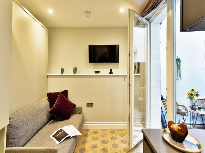 'Bills Included, Best Location, No Fees-Bedsit 🔥' Room to Rent from ...