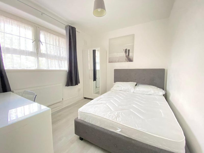 '2 Bedroom Flat In Hoxton / Shoreditch ' Room to Rent from SpareRoom