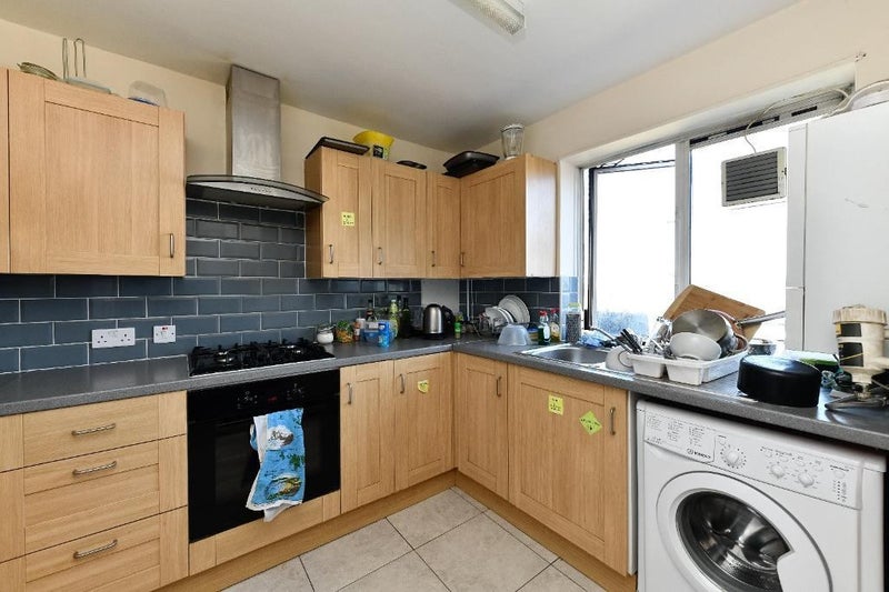 '2 Bedroom Flat In Hoxton / Shoreditch ' Room to Rent from SpareRoom