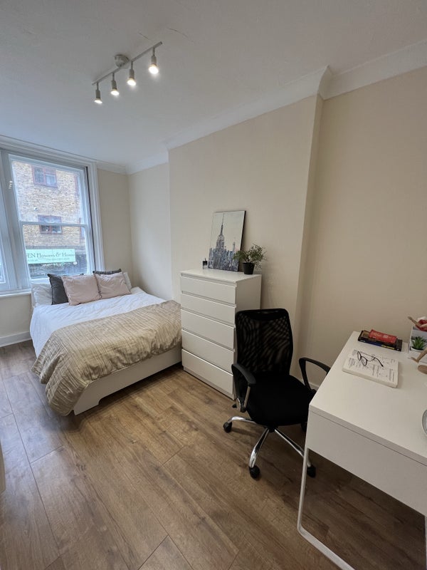 'Brand New Double Rooms In Liverpool Street ' Room to Rent from SpareRoom