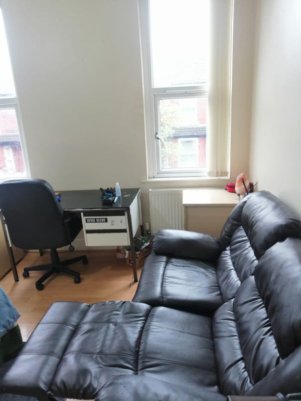 'Large room near Universities' Room to Rent from SpareRoom