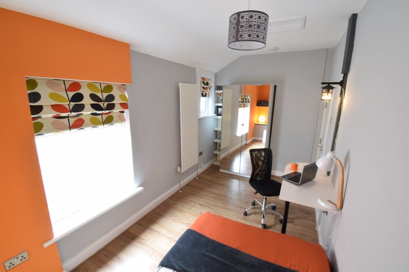 'Vibrant room for young professional' Room to Rent from SpareRoom