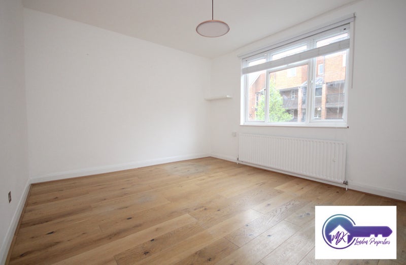 'Amazing 2 Bed Flat In Hoxton/ Shoreditch' Room to Rent from SpareRoom