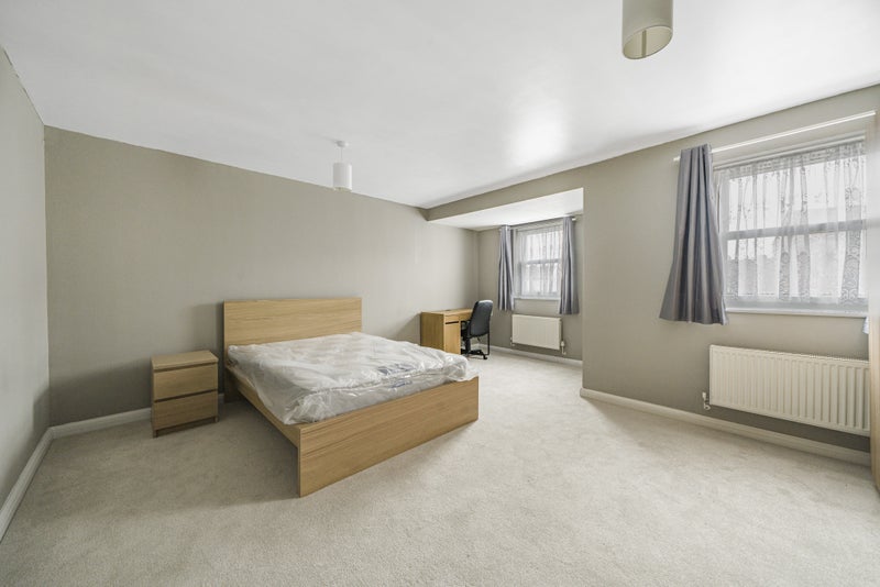 'Furnished room in shared house' Room to Rent from SpareRoom