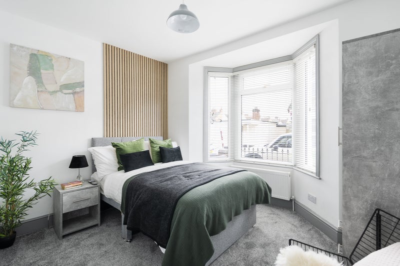 'Gorgeous 6 bed HMO, En-suite room, Old town ' Room to Rent from SpareRoom