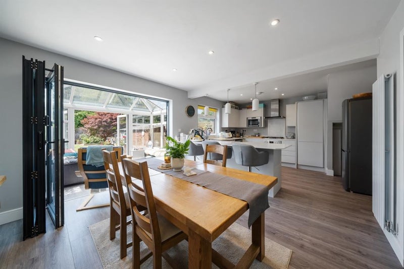 'A lovely double room within beautiful surroundings' Room to Rent from ...