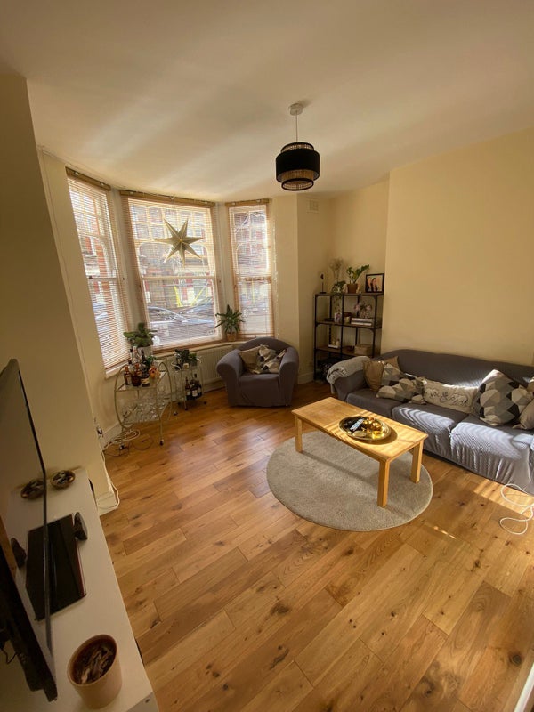 'Double bedroom in lovely Clapham flat ' Room to Rent from SpareRoom