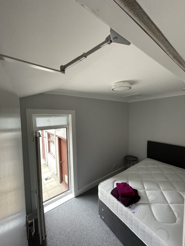 'Rooms available in newly renovated HMO flat' Room to Rent from SpareRoom