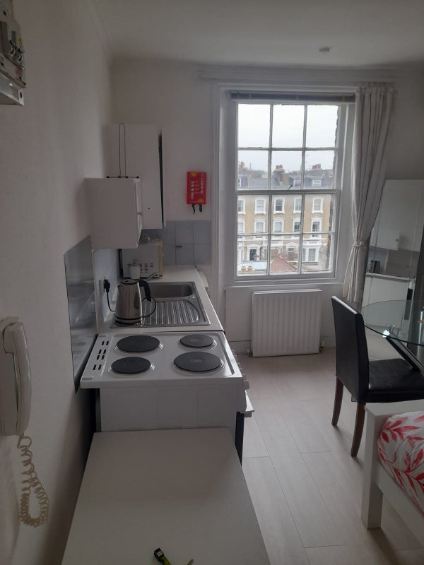 'Fully Furnished Large Single Bedsit' Room to Rent from SpareRoom