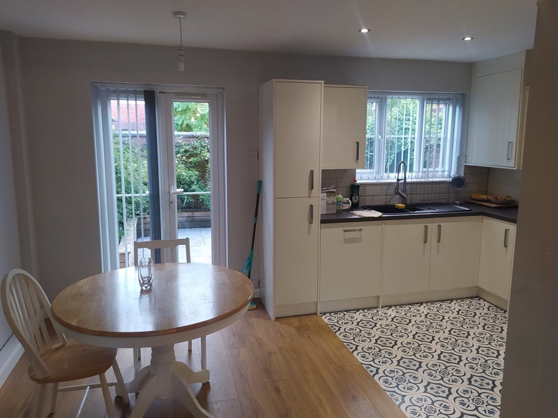 'Double bedroom short stays only for 2 weeks' Room to Rent from SpareRoom