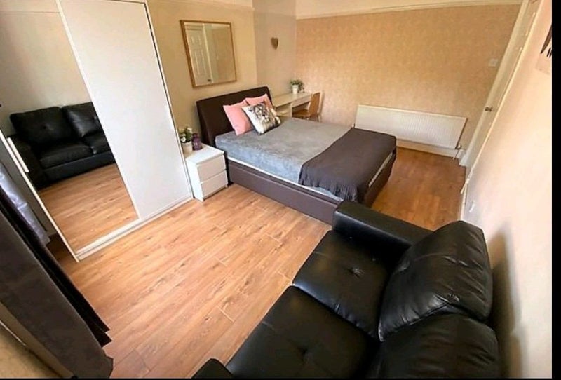 'Large Dbl.Room in a Prime Location - All Bills' Room to Rent from ...