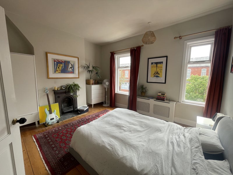 '2 room available in stylish period terrace ' Room to Rent from SpareRoom