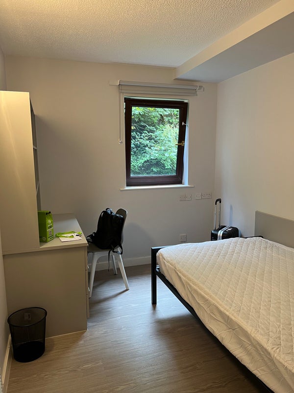'En suite room in UoM student accommodation hall' Room to Rent from ...