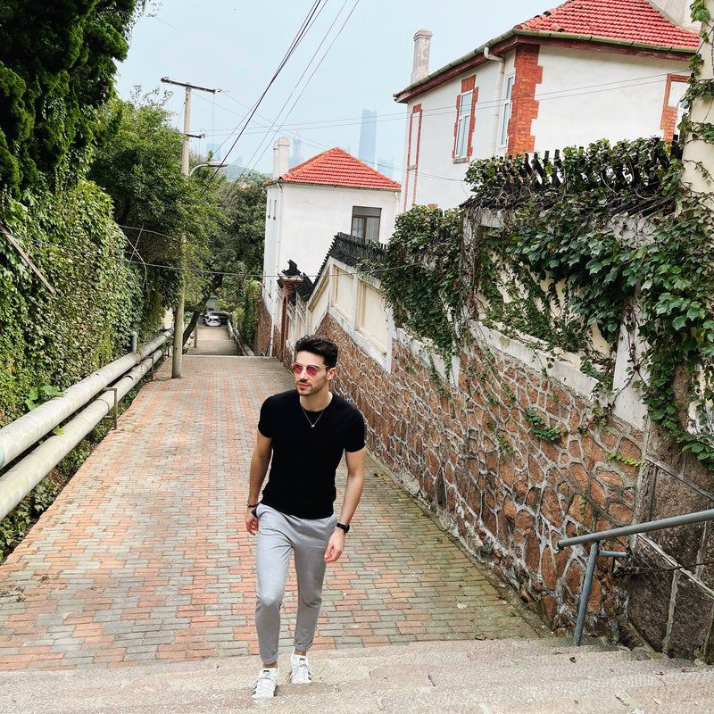 'I'm Lewis, a 33 year old professional origina...' Flatmate from SpareRoom