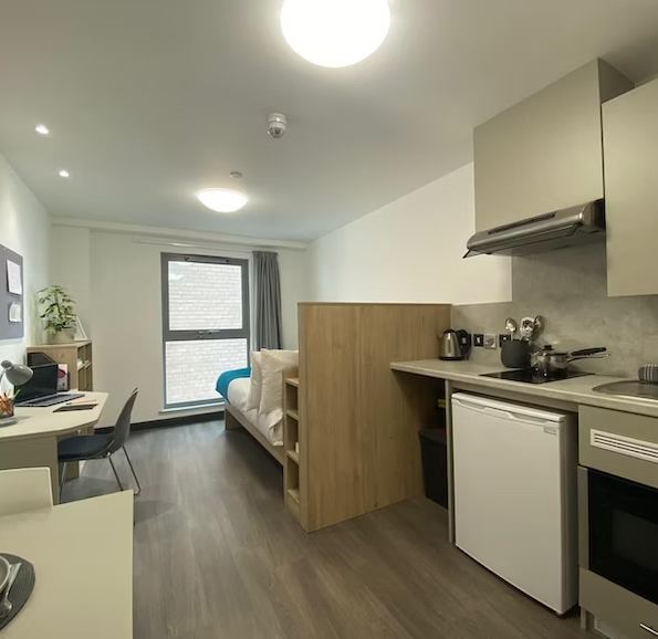 'Double Bed Studio Flat in Belfast for Summer ' Room to Rent from SpareRoom