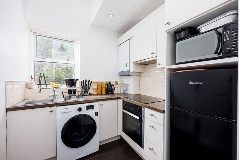 'Beautiful Edwardian flat- 2 double bedroom' Room to Rent from SpareRoom