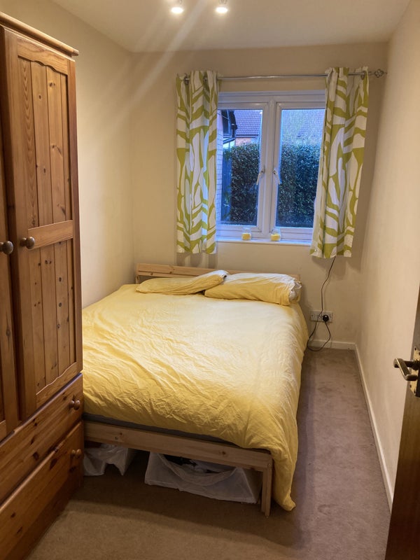 'Small Double Room in a Nice Flat in Colliers Wood' Room to Rent from ...