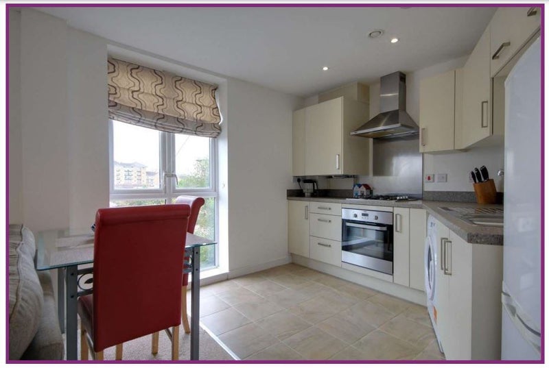 'Short Term Only Double Bed Room In 2 Bed House' Room to Rent from ...