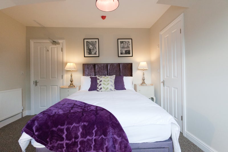 'Elegant style bespoke en-suite room, RG30' Room to Rent from SpareRoom