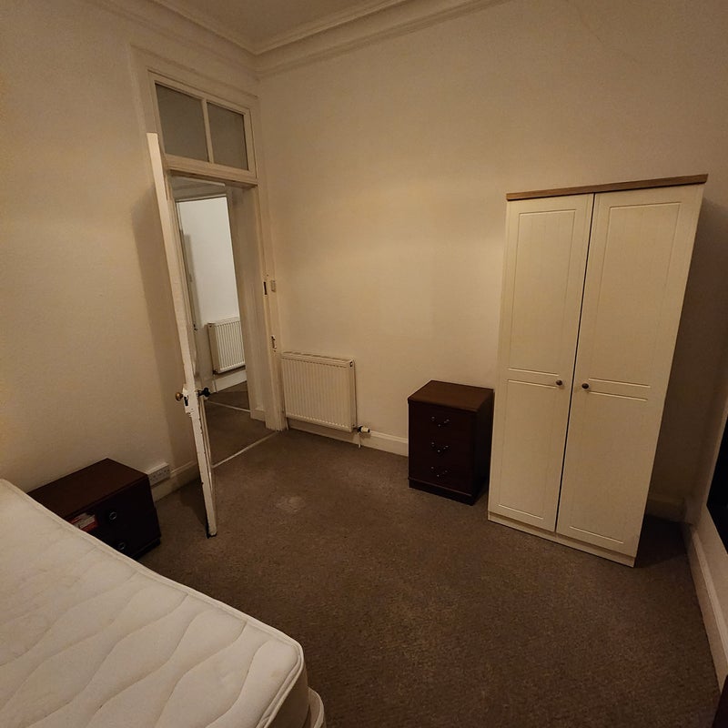 'Need a flatmate in 53 King Street ASAP!' Room to Rent from SpareRoom