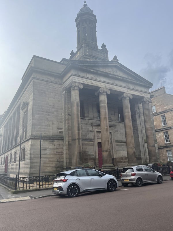 'Main door flat, Close to UOG, Fully furnished' Room to Rent from SpareRoom