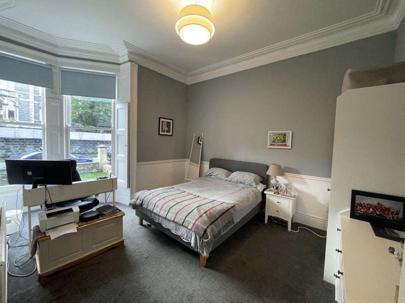 'Stunning Spare Room in a Charming 2-Bed Flat' Room to Rent from SpareRoom